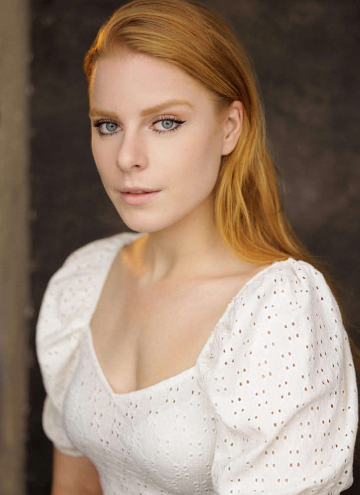 Josephine Feit er sopran, skuespiller og danser i musicals, og film