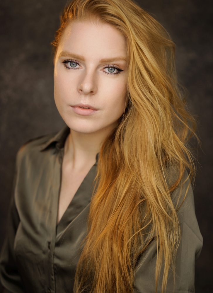 Josephine Feit er sopran, skuespiller og danser i musicals, og film